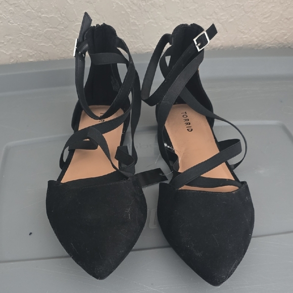 torrid | Shoes | Nwt Torrid Black Strappy Flats | Poshmark